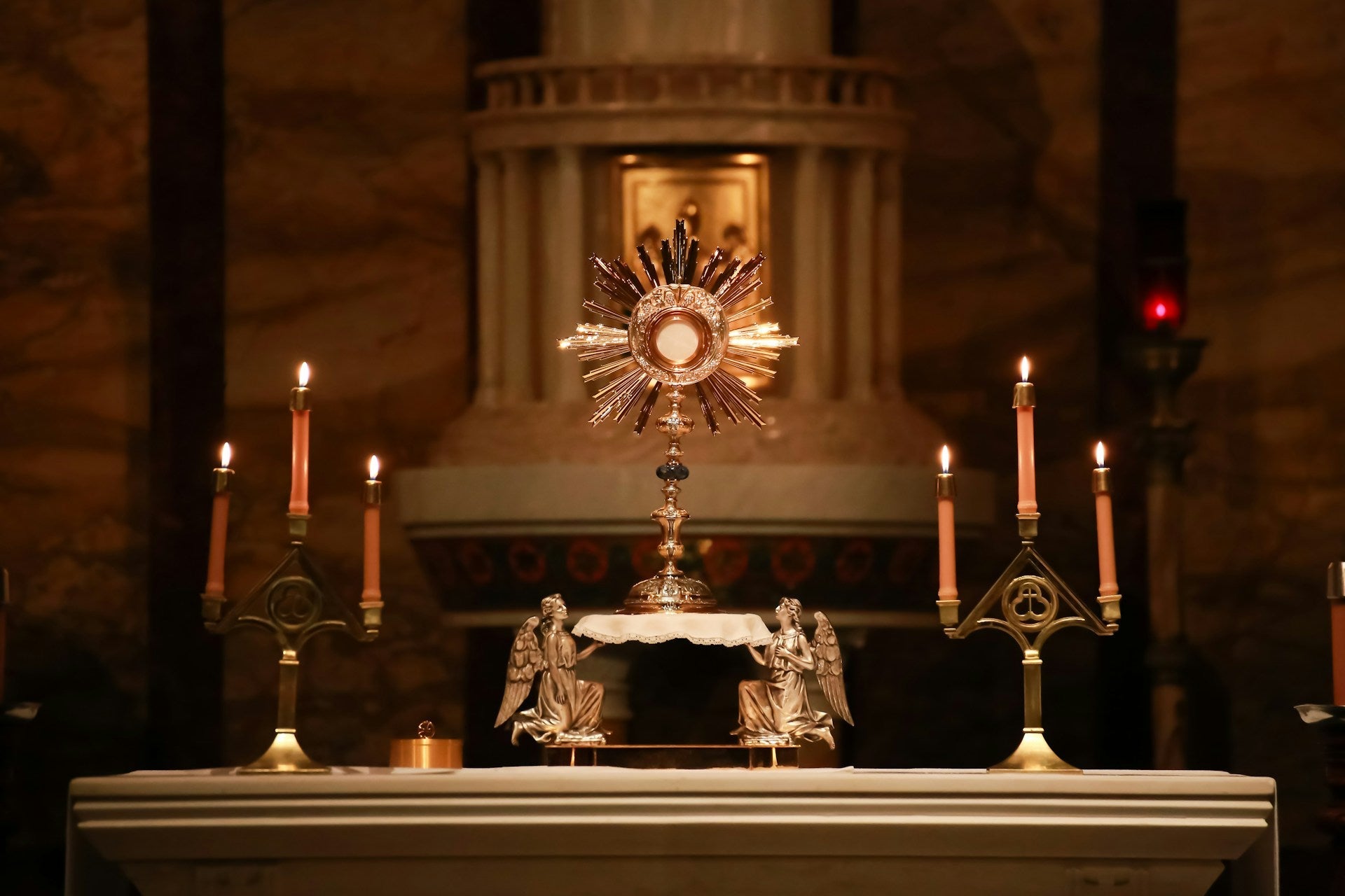 5 Simple Ways to Fall More in Love with the Eucharist This Corpus Chri ...